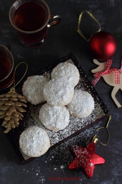 GHRIBA – घरिब्बा (Moroccan Coconut Cookies) – Easy Food Smith