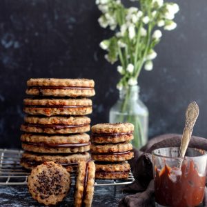 FIGS & WALNUTS ESPRESSO SANDWICH COOKIES – Easy Food Smith